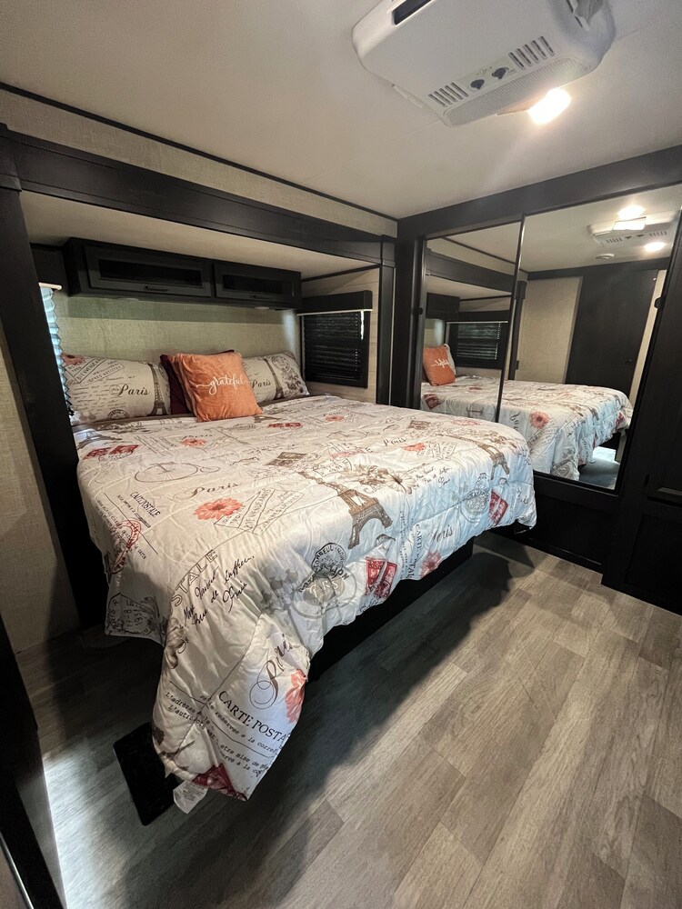 Cozy 1-bedroom mobile home in beautiful Spring Hill with AC - Highlands ...
