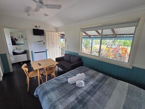 Dúplex, 1 cama queen-size, pátio | Ferro/tábua de engomar, Wi-fi grátis 