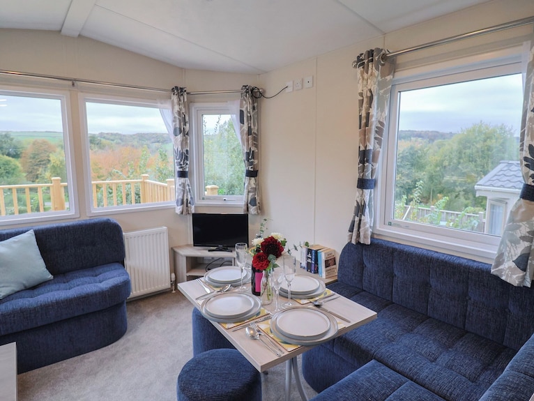 Avalon, Family Friendly, With A Garden In Uplyme - 라임 레지스