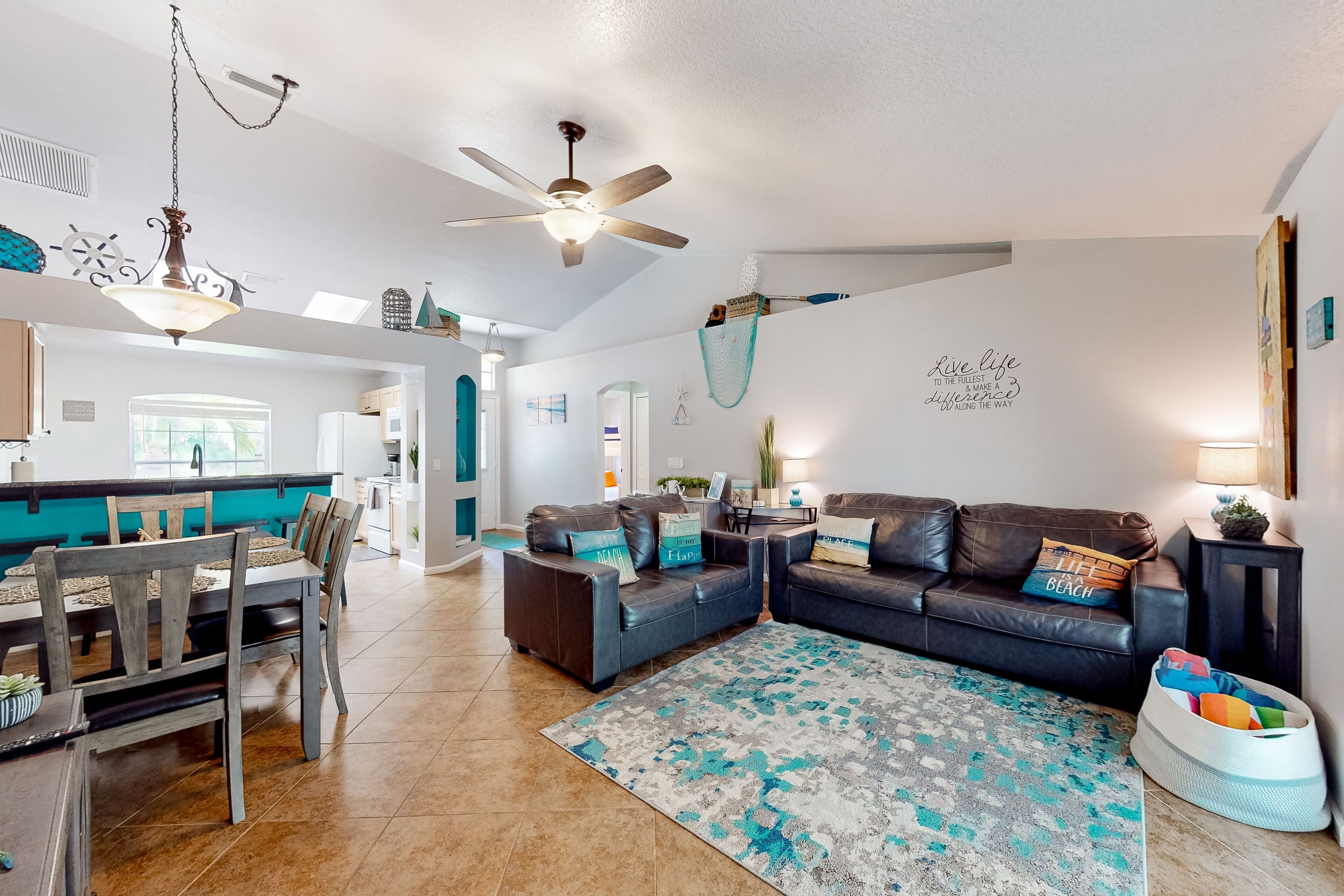 Tropical Hideaway  Private Pool, Spalike Hot Tub, Bbq Grill & Entertainer's Lanai - Vero Beach, FL