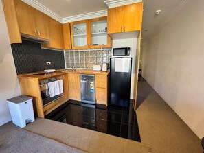 Studio Apartment for a couple, 3-minute walk from Milsons Point Train ...