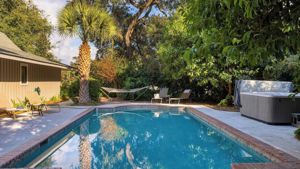 Pool, Hot Tub, Fairway Views & Quick Bike Ride To Beach Loblolly Retreat By Avantstay - Hilton Head Island, SC