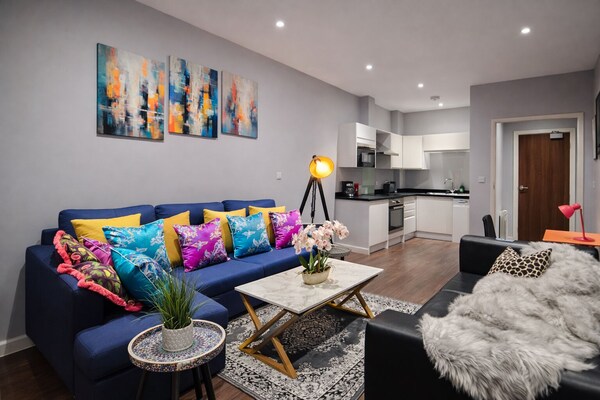 Heathrow Haven London-luxury Apartment-2nd Floor - London Heathrow Airport (LHR)