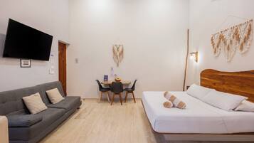 Estúdio conforto, 1 cama King, cozinha americana (A5) | Escrivaninha, espaço de trabalho para notebook