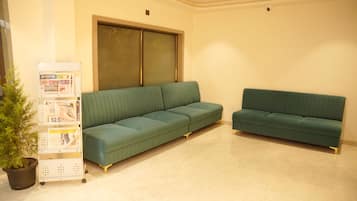 Área de estar no saguão