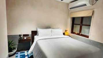 Estúdio | Cofre no quarto, cortinas/cortinados opacos, ferro/tábua de engomar