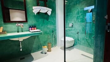 Suite-Estúdio, varanda, Vista para a cidade | Casa de banho | Artigos de higiene pessoal grátis, um secador de cabelo, chinelos