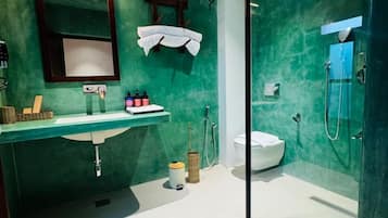 Suite-Estúdio, varanda, Vista para a cidade | Casa de banho | Artigos de higiene pessoal grátis, um secador de cabelo, chinelos