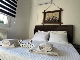 Secretária, secretária adequada para computadores portáteis 