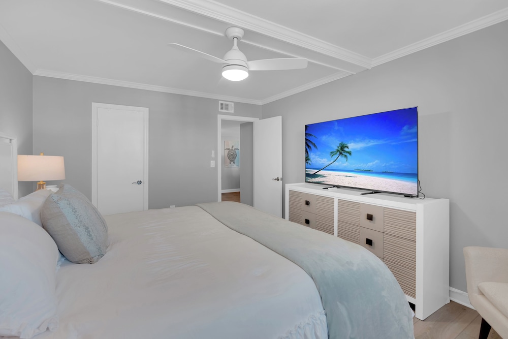 2B/2B Marina Towers 704, Bay View, Heated Pool! Hot tub! - Fort Myers ...