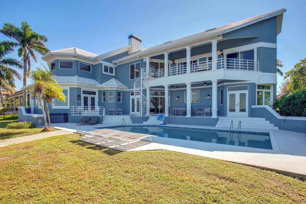 Oceanside Fort Myers Villa! Pool, Terrace & Views - Fort Myers Beach, FL