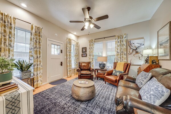 < 1 Mi To Dtwn Texarkana: Couple's Retreat W/ Yard - Texarkana, AR