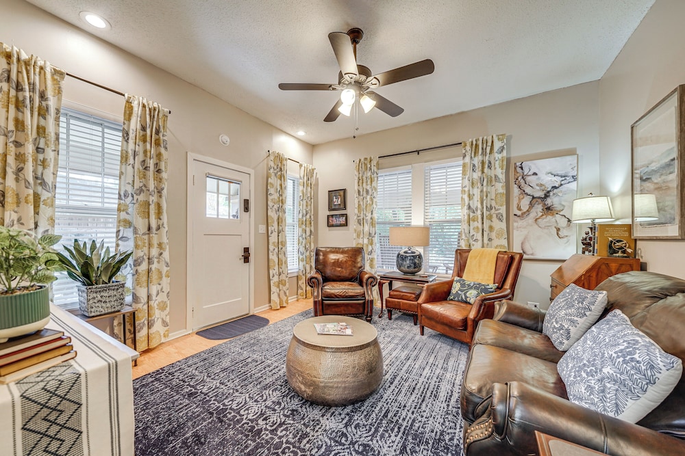 < 1 Mi To Dtwn Texarkana: Couple's Retreat W/ Yard - Texarkana, AR