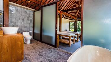 Banheira de hidromassagem, tratamentos corporais, aromaterapia