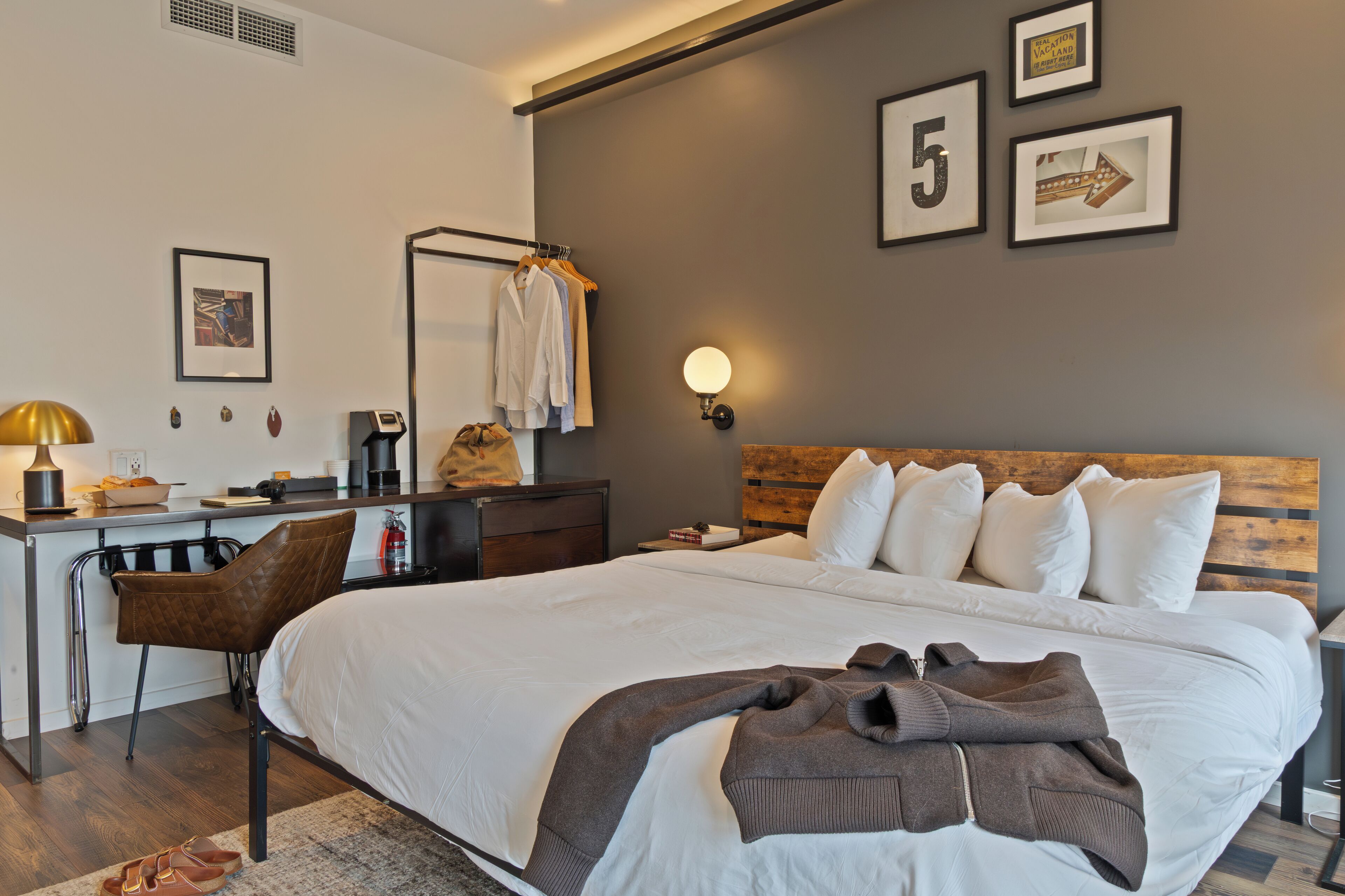 Estúdio urbano, 1 cama King | Escrivaninha, espaço de trabalho para notebook, cortinas blackout