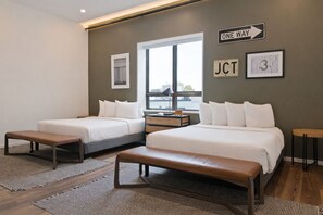 Estúdio, 2 camas Queen | Escrivaninha, espaço de trabalho para notebook, cortinas blackout