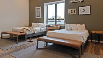 Estúdio, 2 camas queen-size | Secretária, secretária adequada para computadores portáteis