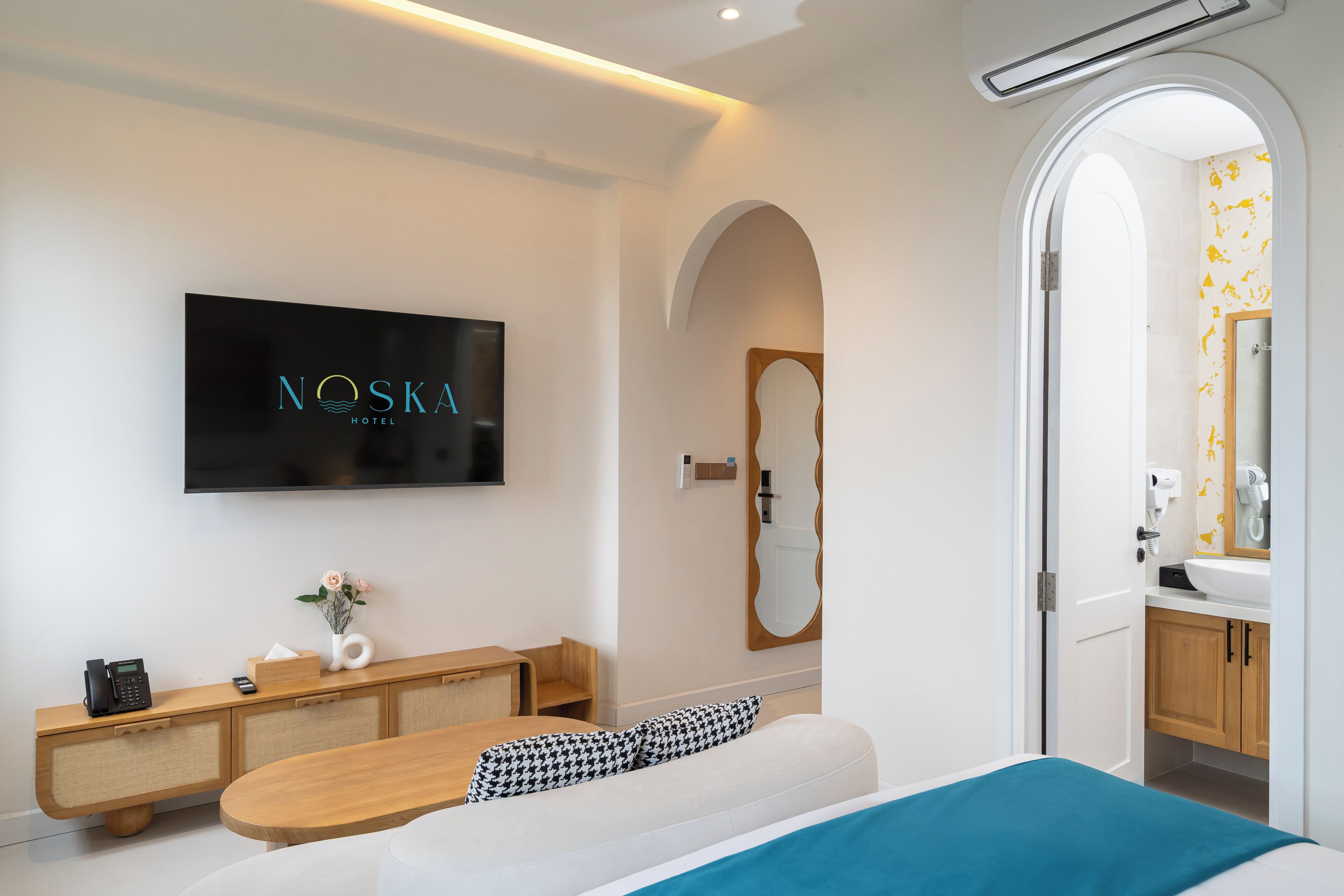 Secretária, secretária adequada para computadores portáteis 