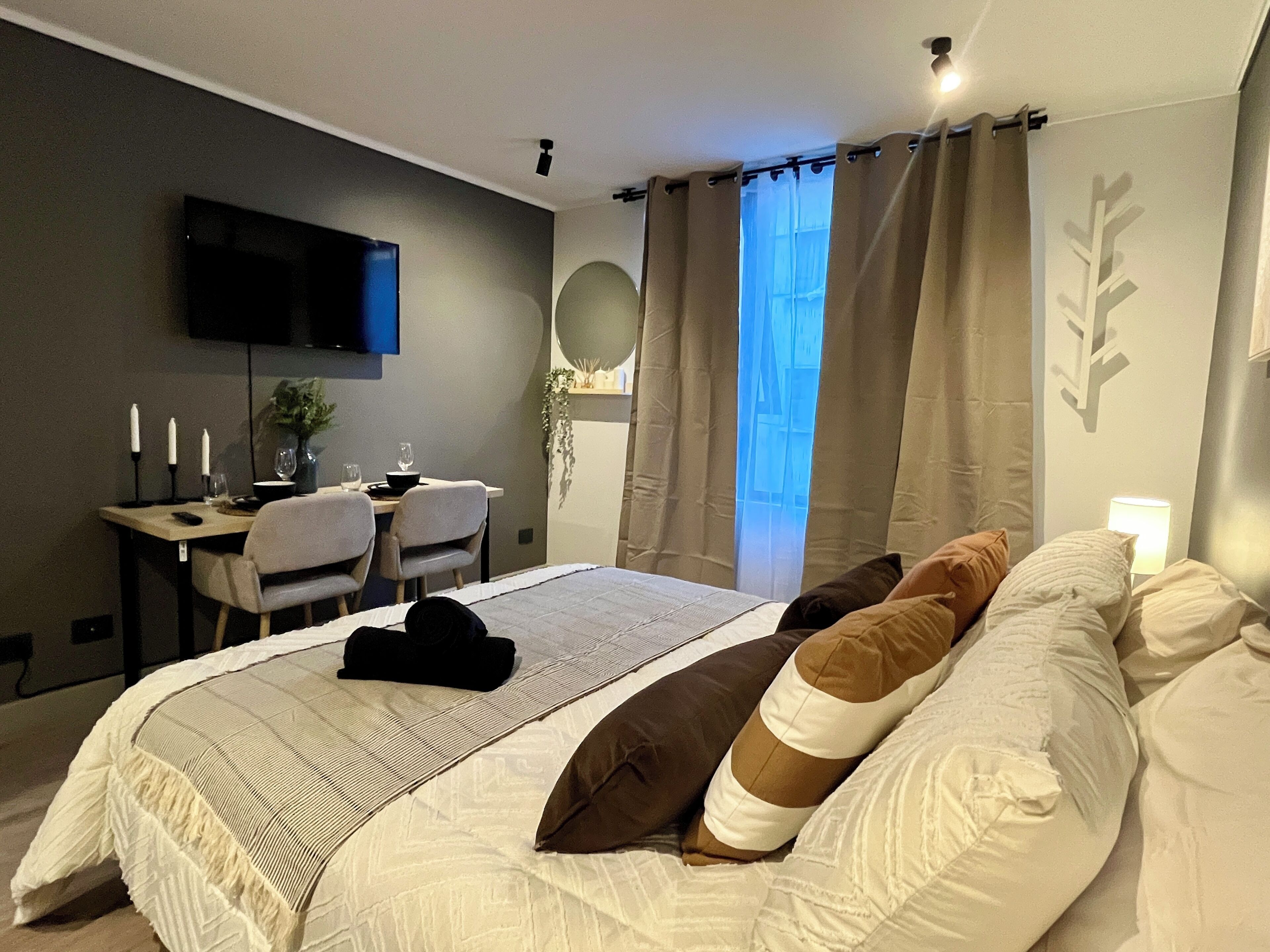 Cortinas blackout, ferros/tábuas de passar roupa, Wi-Fi de cortesia