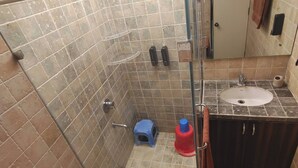Apartamento, 1 quarto, varanda, vista para o jardim | Casa de banho
