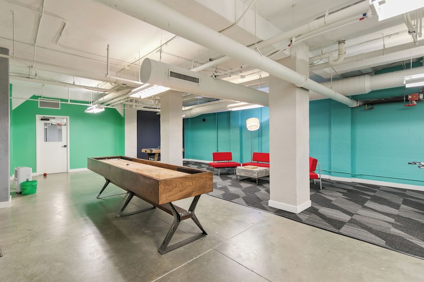 Relax & Recharge 1br Downtown Loft W Private Patio - Drake University, Des Moines