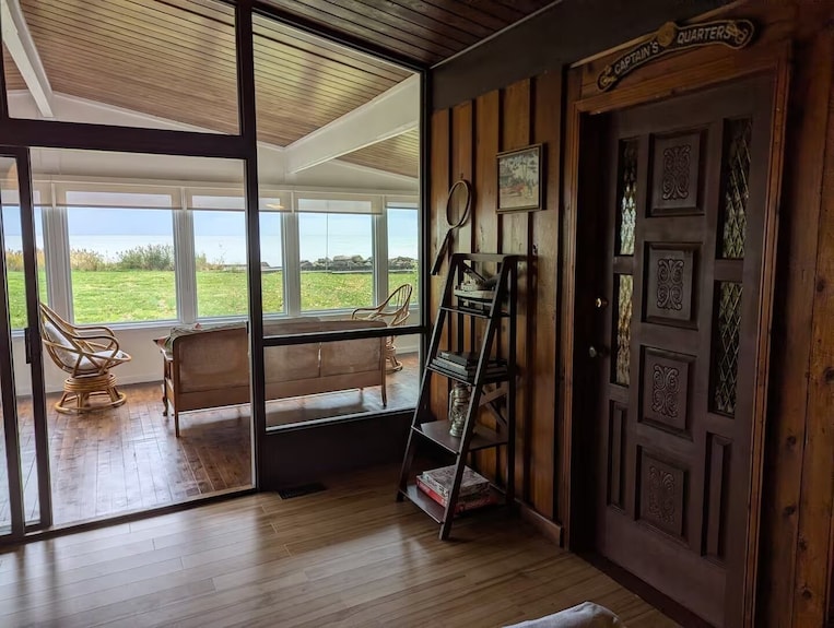 Cozy Waterfront Cottage Fishing, Firepit, Wineries, Birdwatching & Views - Leamington