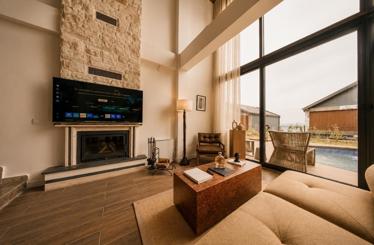 Vila superior, vista para o lago | Roupas de cama premium, cofres nos quartos