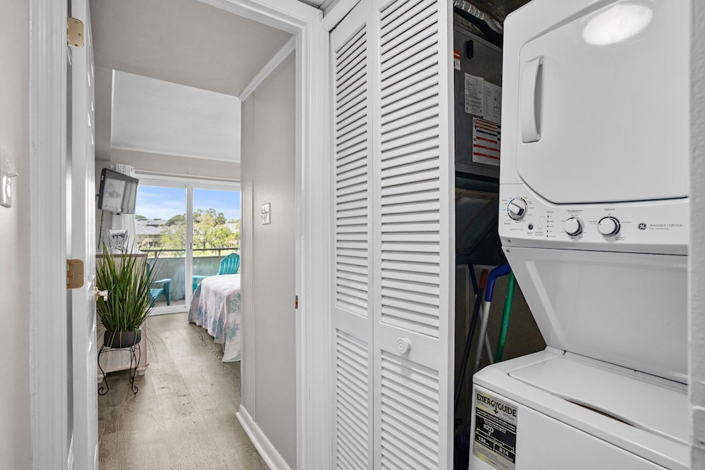 Remodeled 2BR/2BA Condo | Marsh Golf Views | Walk to Beach - Comté de ...