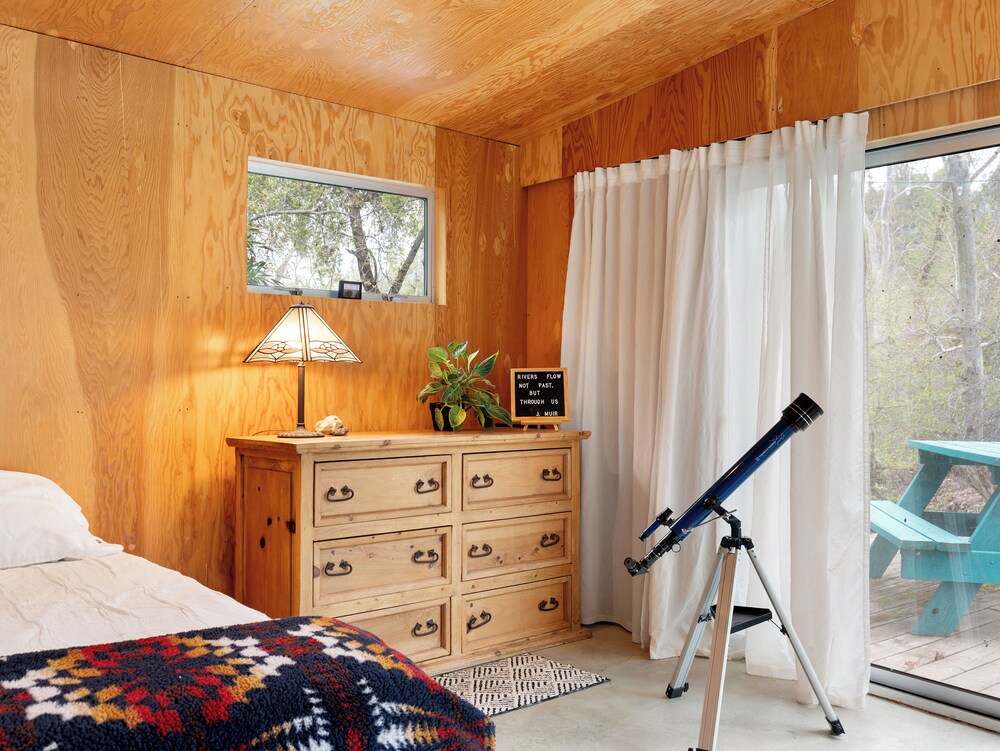 2 Rustic Mod Riverfront Cabins - Three Rivers | FeWo-direkt