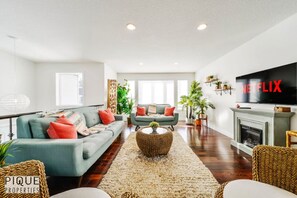 Spacious 6BDR Oasis - Sleeps 17 - Garage - Fireplace Reviews, Deals ...