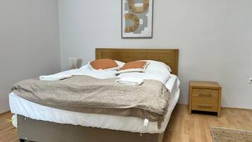 Estúdio Básico | Ferro/tábua de engomar, Wi-fi grátis