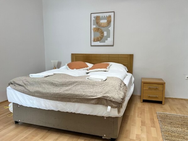 Estúdio Básico | Ferro/tábua de engomar, Wi-fi grátis 