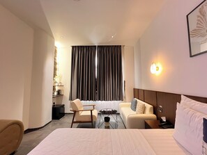 Quarto superluxo | Ferros/tábuas de passar roupa, roupa de cama