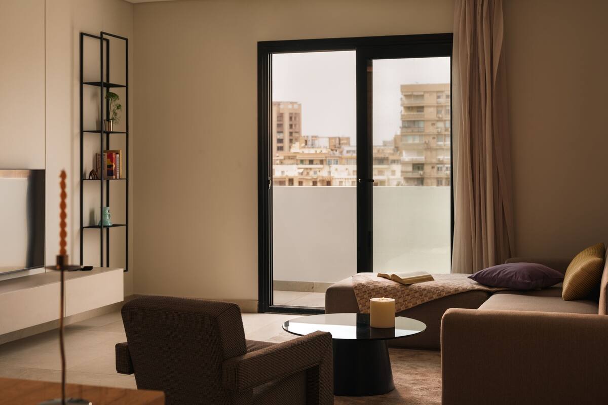 Apartamento, 2 quartos, Vista para a cidade | Sala de estar