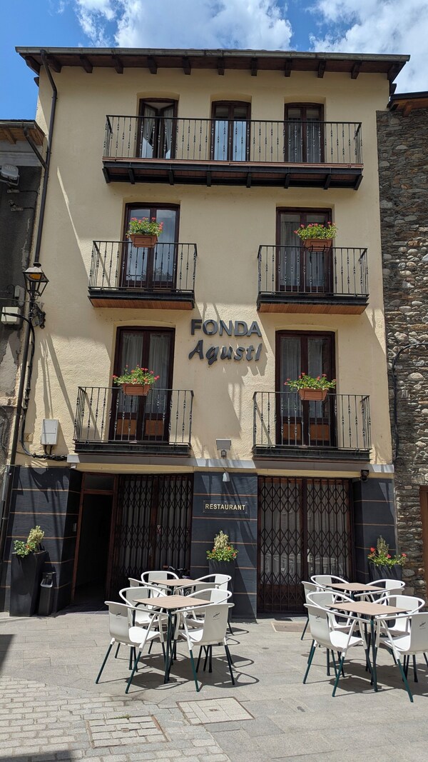 Fonda Agusti - Pyrenees