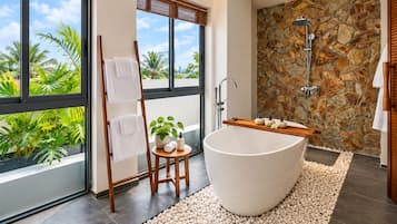 Suíte estúdio (Urban Sanctuary Suite) | Banheiro | Produtos de toalete grátis, secador de cabelo, roupões de banho