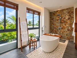 Suíte estúdio (Urban Sanctuary Suite) | Banheiro | Produtos de toalete grátis, secador de cabelo, roupões de banho