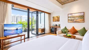 Quarto casal premier (The Skyline Premier Loft) | Frigobar, escrivaninha, espaço de trabalho para notebook
