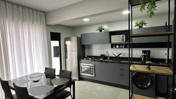 Apartamento conforto | Cozinha privada | Geladeira, micro-ondas, cooktop, liquidificador