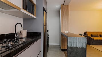 Apartamento conforto | Cozinha privada | Geladeira, micro-ondas, cooktop, liquidificador