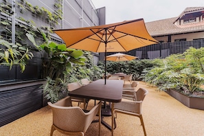 Apartamento clássico | Opções para refeição ao ar livre