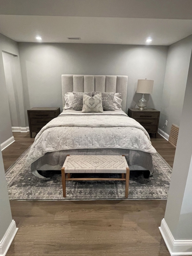 The Cozy Place-Modern 1-bedroom lower level apartment near Downtown ...
