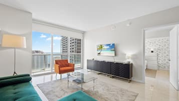 Apartamento superluxo, sacada, vista para o oceano | Cortinas blackout, quartos à prova de som, ferros/tábuas de passar roupa