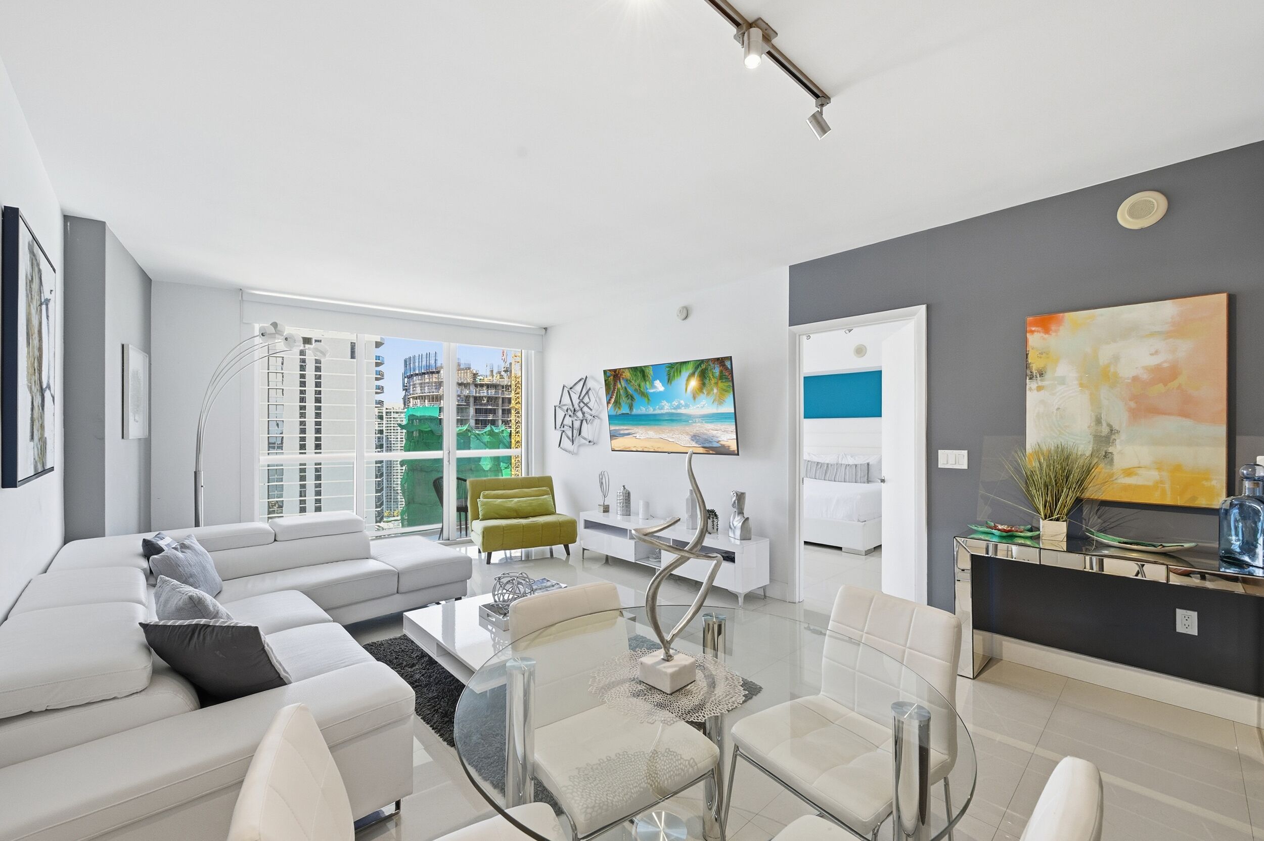 Penthouse Exclusiva | Sala de estar | Smart TV de 55 polegadas com canais por cabo, Netflix 