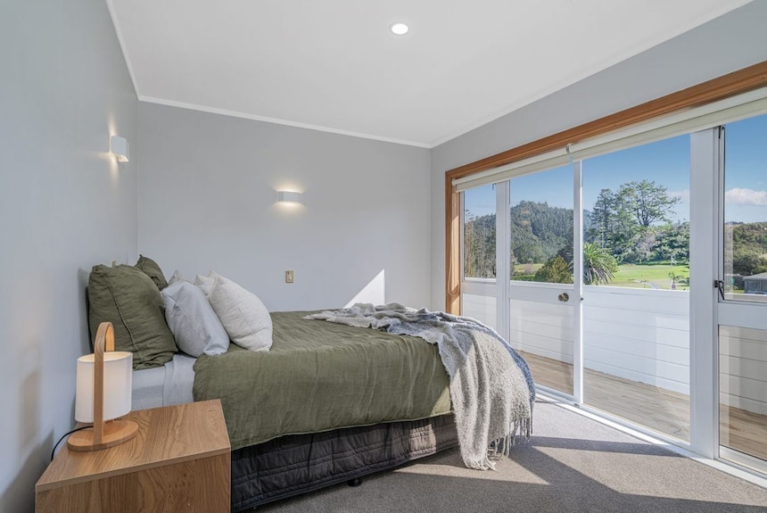 Where Golfside Living Meets Family Comfort- Large Family Home On The Golf Course - Pauanui