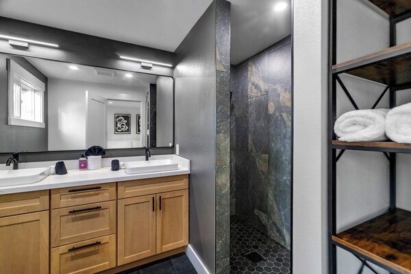 Sunny 3br Retreat Near Everet Waterfront - Everett, WA