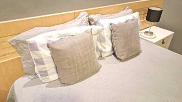 Cofres nos quartos, ferros/tábuas de passar roupa, Wi-Fi de cortesia