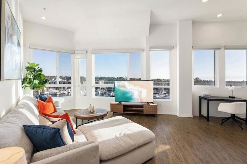 The Crystal' Penthouse Private Rooftop Full Marina Views, Pool, Gym Sauna & Gym - Santa Monica, CA