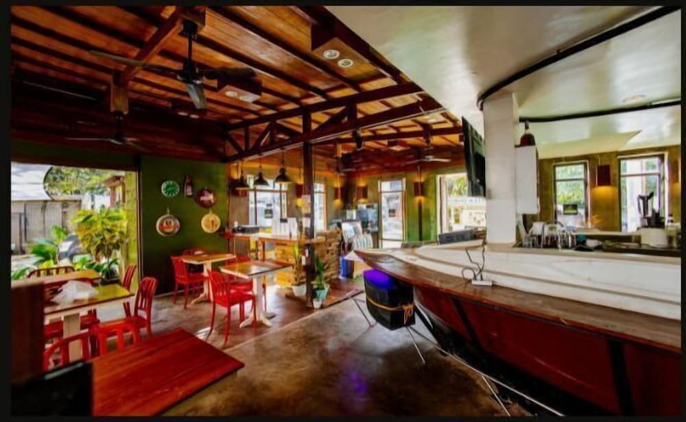 Corner Crib El Nido Hostel - El Nido