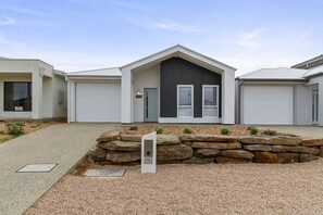 Par Dunes Retreat - Quiet Coastal Luxury Escape in Port Hughes Reviews ...